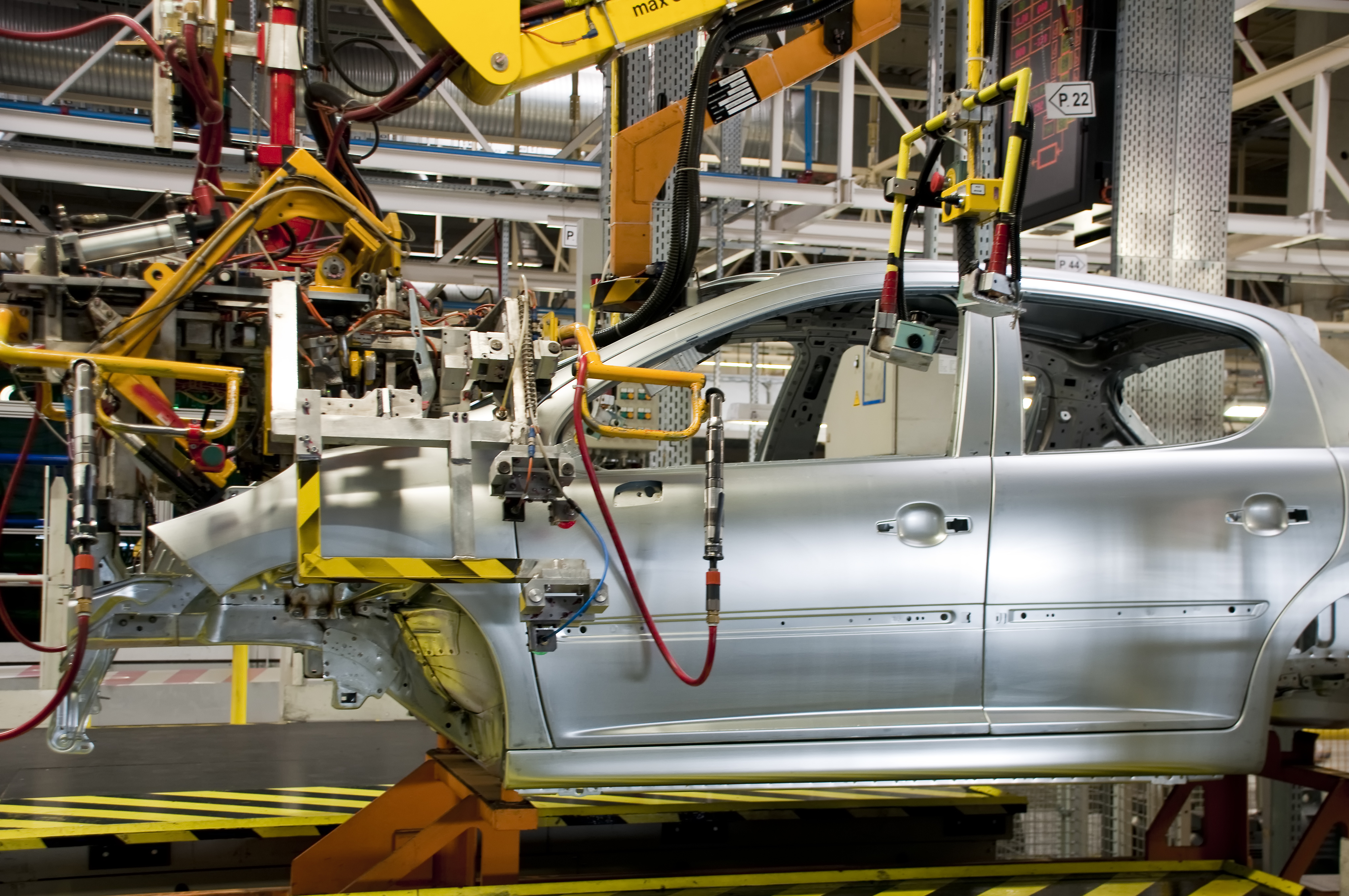Decentralized drive technology moves car bodies and saves space ...